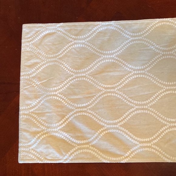 Dining | Linenlooking Tablerunner W White Embroidered Moroccan ...